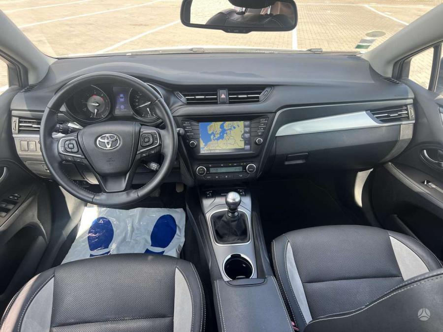 Белый Тойота Авенсис 2017 в Таураге, объемом двигателя 1.60 л и пробегом 271 тыс. км за 6300 €, фото 11 на AUTOMOTO.COM.LV