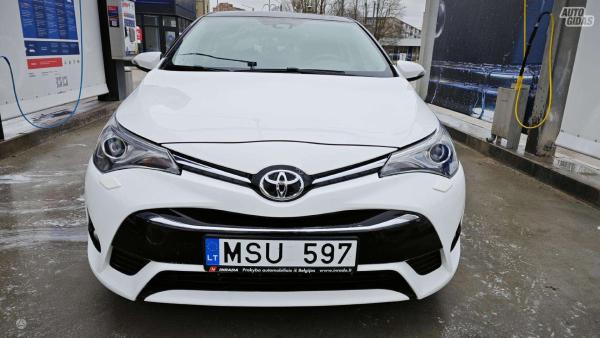 White Toyota Avensis 2017 in Vilnius, with an engine capacity of 1.80 L and mileage of 396 thousand km for 6300 €, photo 4 on AUTOMOTO.COM.LV