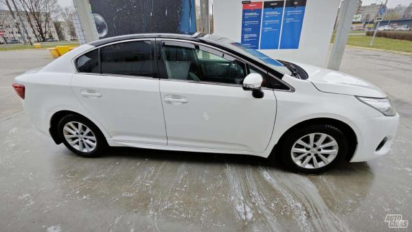 White Toyota Avensis 2017 in Vilnius, with an engine capacity of 1.80 L and mileage of 396 thousand km for 6300 €, photo 5 on AUTOMOTO.COM.LV