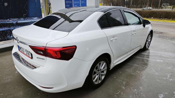White Toyota Avensis 2017 in Vilnius, with an engine capacity of 1.80 L and mileage of 396 thousand km for 6300 €, photo 6 on AUTOMOTO.COM.LV