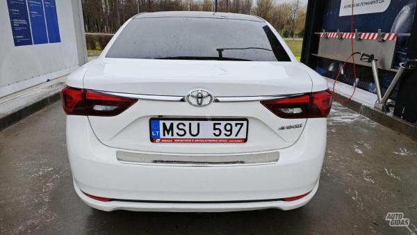 White Toyota Avensis 2017 in Vilnius, with an engine capacity of 1.80 L and mileage of 396 thousand km for 6300 €, photo 7 on AUTOMOTO.COM.LV