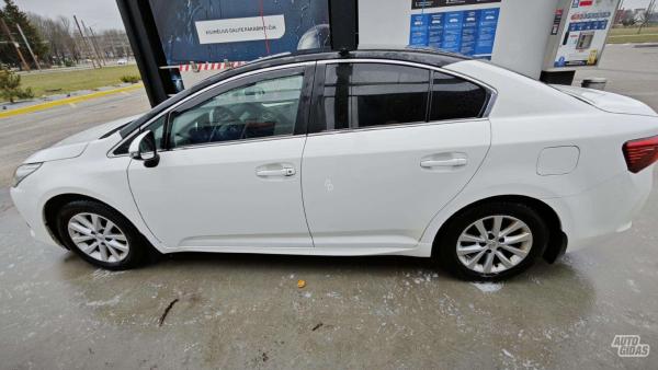 White Toyota Avensis 2017 in Vilnius, with an engine capacity of 1.80 L and mileage of 396 thousand km for 6300 €, photo 8 on AUTOMOTO.COM.LV