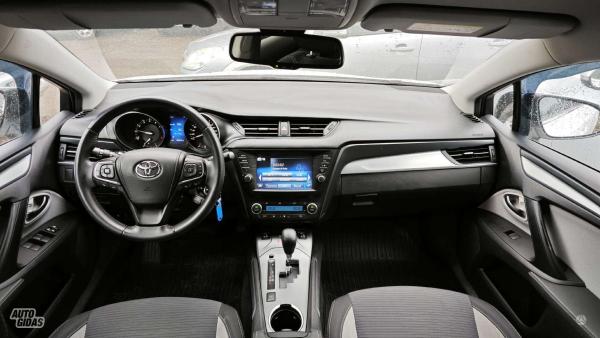 White Toyota Avensis 2017 in Vilnius, with an engine capacity of 1.80 L and mileage of 396 thousand km for 6300 €, photo 10 on AUTOMOTO.COM.LV