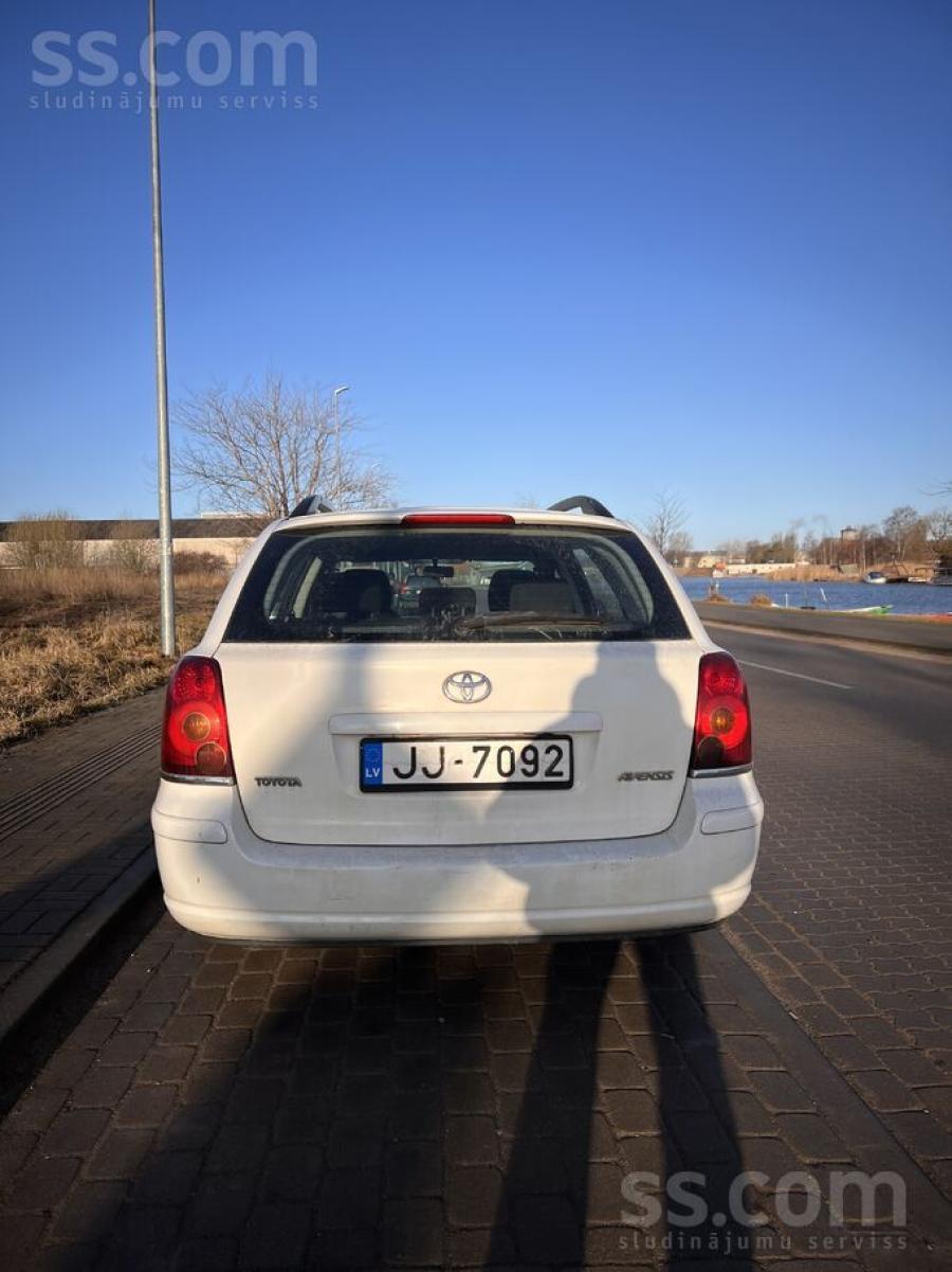 Белый Тойота Авенсис 2006 в Лиепая, объемом двигателя 1.60 л и пробегом 260 тыс. км за 600 €, фото 6 на AUTOMOTO.COM.LV