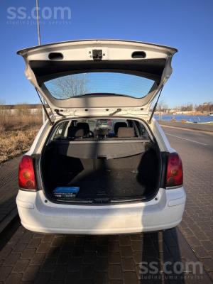 Белый Тойота Авенсис 2006 в Лиепая, объемом двигателя 1.60 л и пробегом 260 тыс. км за 600 €, фото 7 на AUTOMOTO.COM.LV