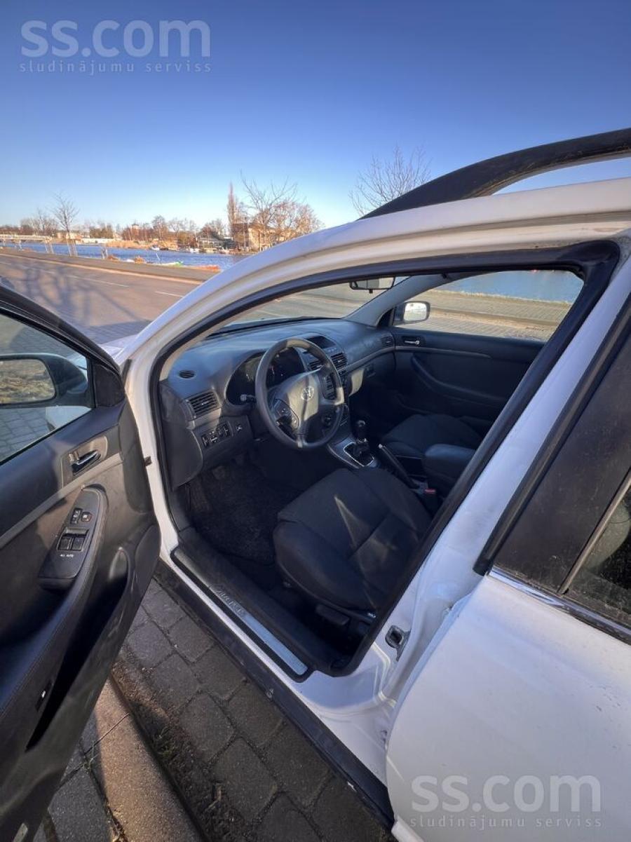 Белый Тойота Авенсис 2006 в Лиепая, объемом двигателя 1.60 л и пробегом 260 тыс. км за 600 €, фото 13 на AUTOMOTO.COM.LV