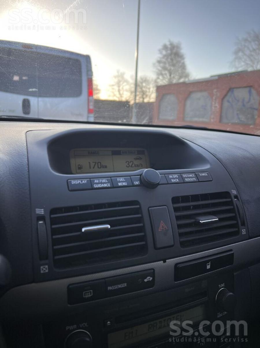 Белый Тойота Авенсис 2006 в Лиепая, объемом двигателя 1.60 л и пробегом 260 тыс. км за 600 €, фото 15 на AUTOMOTO.COM.LV