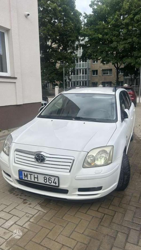 White Toyota Avensis 2006 in Vilnius, with an engine capacity of 2.20 L and mileage of 358 thousand km for 2150 €, photo 3 on AUTOMOTO.COM.LV