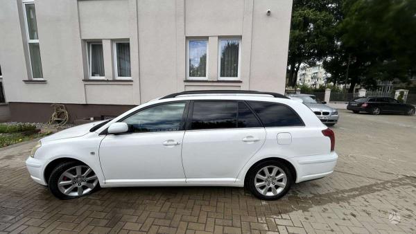White Toyota Avensis 2006 in Vilnius, with an engine capacity of 2.20 L and mileage of 358 thousand km for 2150 €, photo 4 on AUTOMOTO.COM.LV