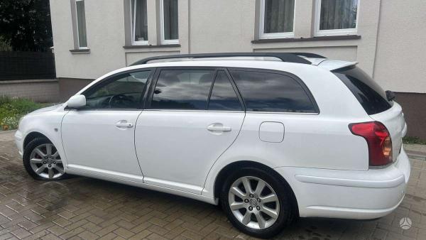 White Toyota Avensis 2006 in Vilnius, with an engine capacity of 2.20 L and mileage of 358 thousand km for 2150 €, photo 8 on AUTOMOTO.COM.LV