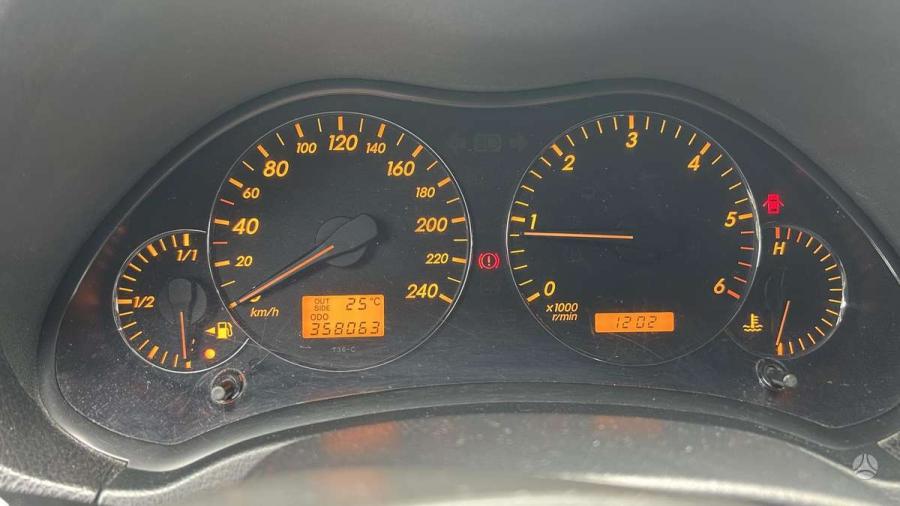 Белый Тойота Авенсис 2006 в Вильнюс, объемом двигателя 2.20 л и пробегом 358 тыс. км за 2150 €, фото 33 на AUTOMOTO.COM.LV