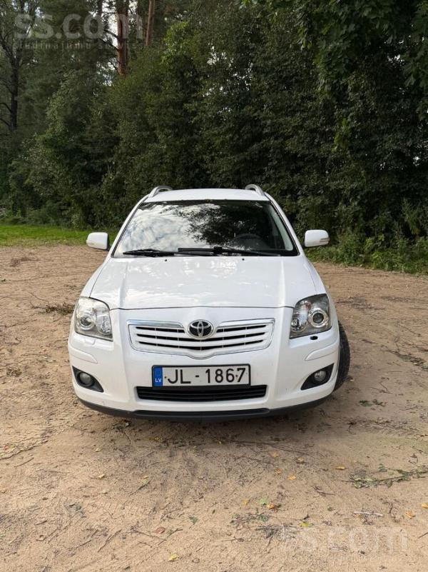 Balts Toyota Avensis 2008 Rīga, ar dzinēja tilpumu 2.00 L un nobraukumu 379 tūkst. km par 1250 €, foto 1 vietnē AUTOMOTO.COM.LV