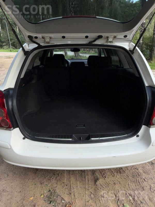 Balts Toyota Avensis 2008 Rīga, ar dzinēja tilpumu 2.00 L un nobraukumu 379 tūkst. km par 1250 €, foto 6 vietnē AUTOMOTO.COM.LV