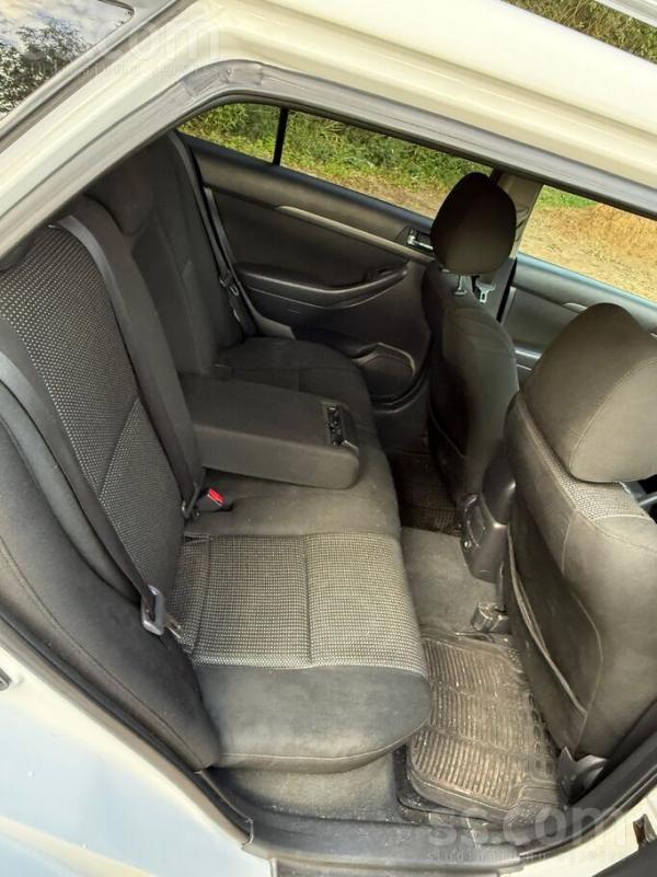 Balts Toyota Avensis 2008 Rīga, ar dzinēja tilpumu 2.00 L un nobraukumu 379 tūkst. km par 1250 €, foto 8 vietnē AUTOMOTO.COM.LV
