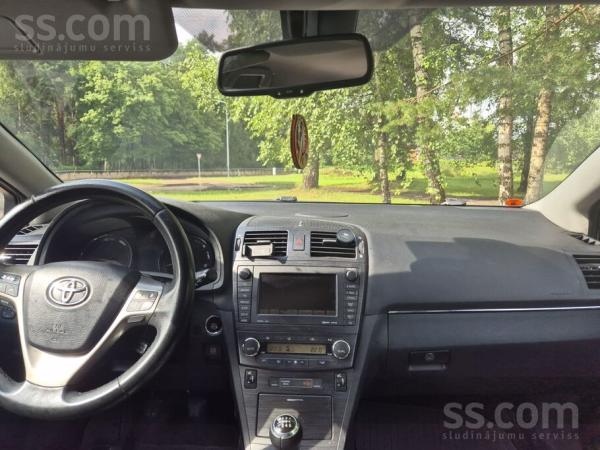 Белый Тойота Авенсис 2009 в Екабпилс, объемом двигателя 2.20 л и пробегом 325 тыс. км за 2990 €, фото 2 на AUTOMOTO.COM.LV