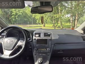 Белый Тойота Авенсис 2009 в Екабпилс, объемом двигателя 2.20 л и пробегом 325 тыс. км за 2990 €, фото 3 на AUTOMOTO.COM.LV