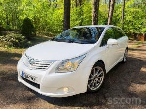 Белый Тойота Авенсис 2009 в Рига, объемом двигателя 2.20 л и пробегом 232 тыс. км за 2100 €, фото  на AUTOMOTO.COM.LV