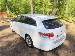 Белый Тойота Авенсис 2009 в Рига, объемом двигателя 2.20 л и пробегом 232 тыс. км за 2100 €, фото 3 на AUTOMOTO.COM.LV