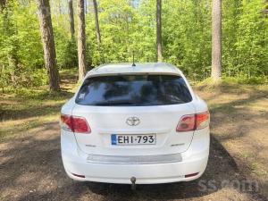 Белый Тойота Авенсис 2009 в Рига, объемом двигателя 2.20 л и пробегом 232 тыс. км за 2100 €, фото 4 на AUTOMOTO.COM.LV
