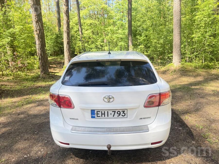 Белый Тойота Авенсис 2009 в Рига, объемом двигателя 2.20 л и пробегом 232 тыс. км за 2100 €, фото 4 на AUTOMOTO.COM.LV