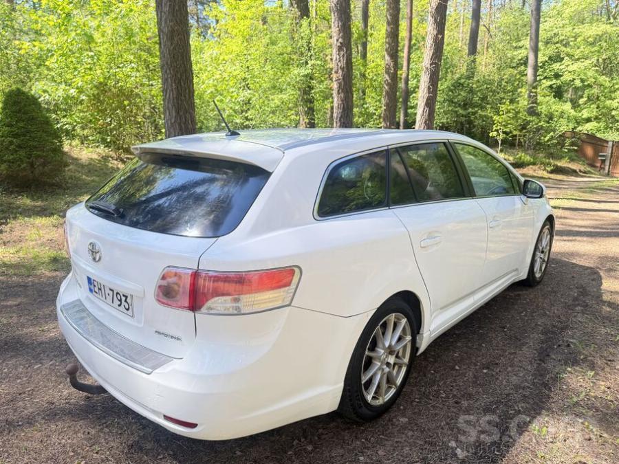 Белый Тойота Авенсис 2009 в Рига, объемом двигателя 2.20 л и пробегом 232 тыс. км за 2100 €, фото 5 на AUTOMOTO.COM.LV