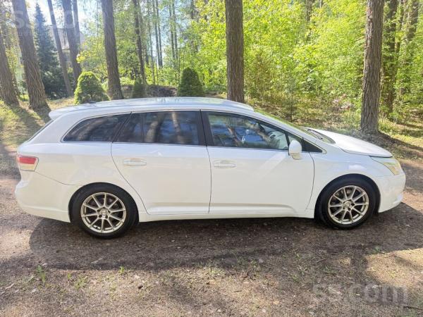 Balts Toyota Avensis 2009 Rīga, ar dzinēja tilpumu 2.20 L un nobraukumu 232 tūkst. km par 2100 €, foto 6 vietnē AUTOMOTO.COM.LV