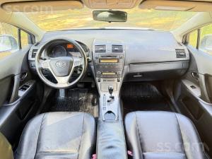 Белый Тойота Авенсис 2009 в Рига, объемом двигателя 2.20 л и пробегом 232 тыс. км за 2100 €, фото 13 на AUTOMOTO.COM.LV