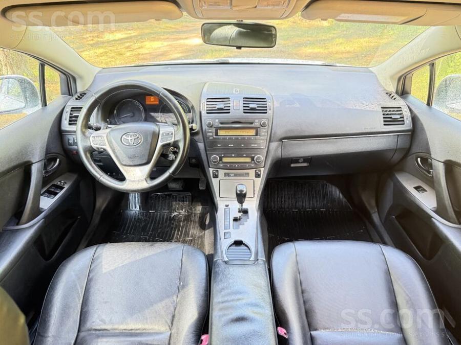 Белый Тойота Авенсис 2009 в Рига, объемом двигателя 2.20 л и пробегом 232 тыс. км за 2100 €, фото 13 на AUTOMOTO.COM.LV
