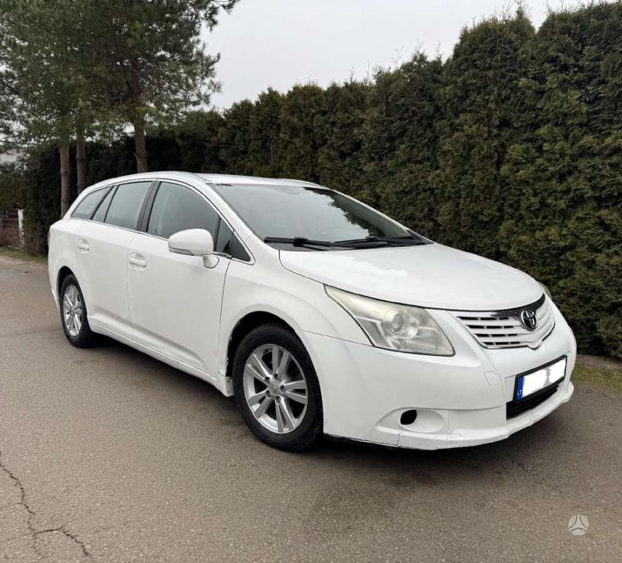 White Toyota Avensis 2010 in Vilnius, with an engine capacity of 2.00 L and mileage of 449 thousand km for 1850 €, photo 2 on AUTOMOTO.COM.LV