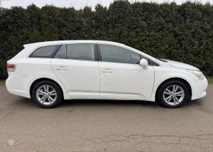White Toyota Avensis 2010 in Vilnius, with an engine capacity of 2.00 L and mileage of 449 thousand km for 1850 €, photo 6 on AUTOMOTO.COM.LV