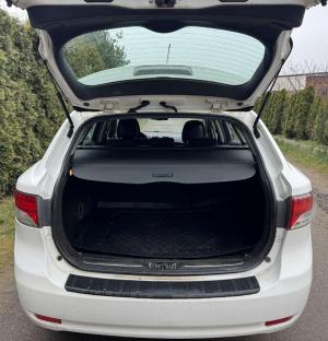 White Toyota Avensis 2010 in Vilnius, with an engine capacity of 2.00 L and mileage of 449 thousand km for 1850 €, photo 16 on AUTOMOTO.COM.LV