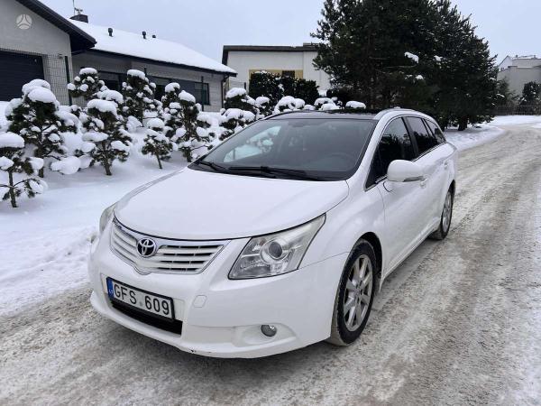Balts Toyota Avensis 2010 Viļņa, ar dzinēja tilpumu 2.23 L un nobraukumu 400 tūkst. km par 2400 €, foto 1 vietnē AUTOMOTO.COM.LV
