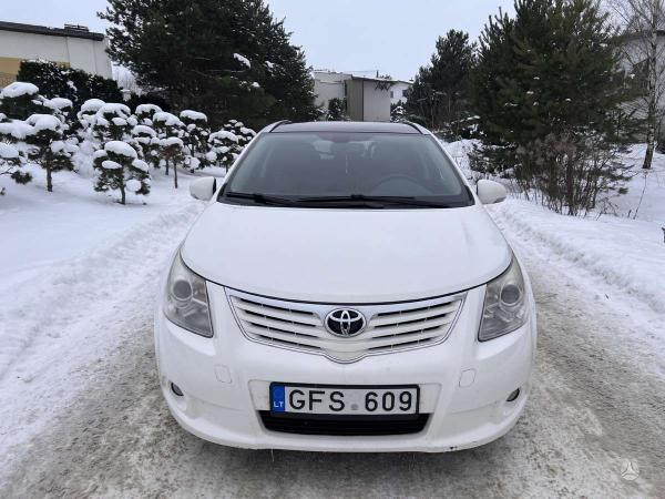Balts Toyota Avensis 2010 Viļņa, ar dzinēja tilpumu 2.23 L un nobraukumu 400 tūkst. km par 2400 €, foto 2 vietnē AUTOMOTO.COM.LV
