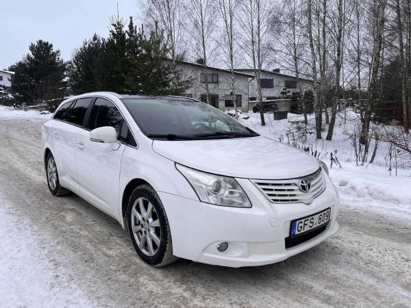 Balts Toyota Avensis 2010 Viļņa, ar dzinēja tilpumu 2.23 L un nobraukumu 400 tūkst. km par 2400 €, foto 3 vietnē AUTOMOTO.COM.LV