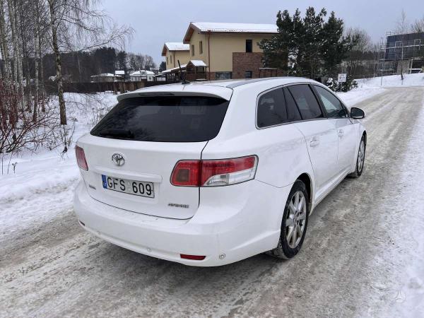 Balts Toyota Avensis 2010 Viļņa, ar dzinēja tilpumu 2.23 L un nobraukumu 400 tūkst. km par 2400 €, foto 4 vietnē AUTOMOTO.COM.LV