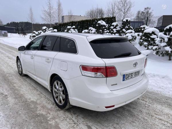 Balts Toyota Avensis 2010 Viļņa, ar dzinēja tilpumu 2.23 L un nobraukumu 400 tūkst. km par 2400 €, foto 5 vietnē AUTOMOTO.COM.LV