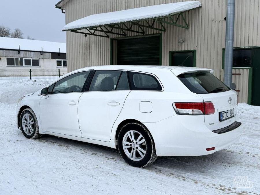 White Toyota Avensis 2010 in Silute, with an engine capacity of 2.00 L and mileage of 400 thousand km for 2150 €, photo 5 on AUTOMOTO.COM.LV