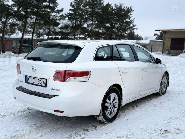 White Toyota Avensis 2010 in Silute, with an engine capacity of 2.00 L and mileage of 400 thousand km for 2150 €, photo 1 on AUTOMOTO.COM.LV