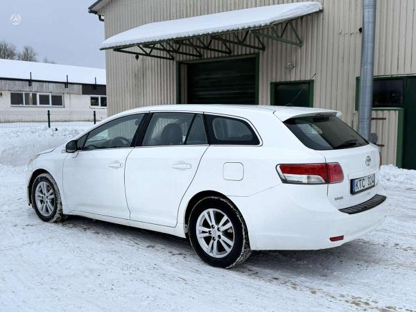 White Toyota Avensis 2010 in Silute, with an engine capacity of 2.00 L and mileage of 400 thousand km for 2150 €, photo 5 on AUTOMOTO.COM.LV