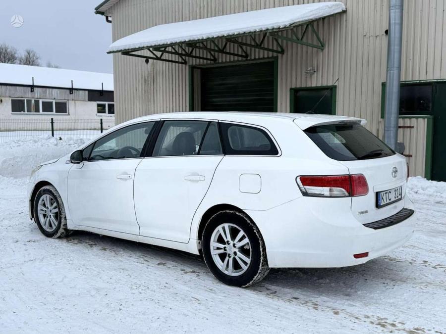 Balts Toyota Avensis 2010 Šilutė, ar dzinēja tilpumu 2.00 L un nobraukumu 400 tūkst. km par 2150 €, foto 5 vietnē AUTOMOTO.COM.LV