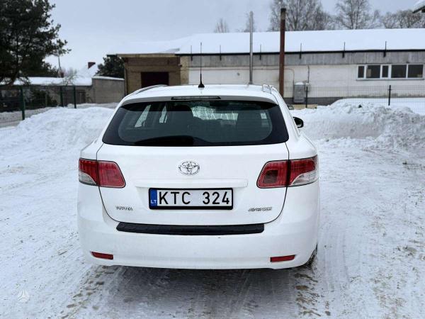 White Toyota Avensis 2010 in Silute, with an engine capacity of 2.00 L and mileage of 400 thousand km for 2150 €, photo 7 on AUTOMOTO.COM.LV