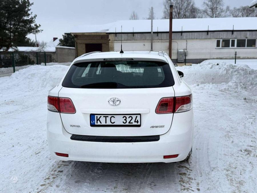 Balts Toyota Avensis 2010 Šilutė, ar dzinēja tilpumu 2.00 L un nobraukumu 400 tūkst. km par 2150 €, foto 7 vietnē AUTOMOTO.COM.LV