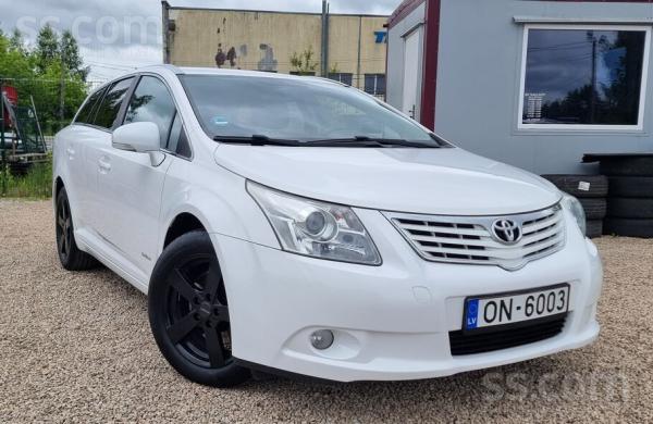 White Toyota Avensis 2010 in Riga, with an engine capacity of 2.20 L and mileage of 266 thousand km for 4400 €, photo 1 on AUTOMOTO.COM.LV