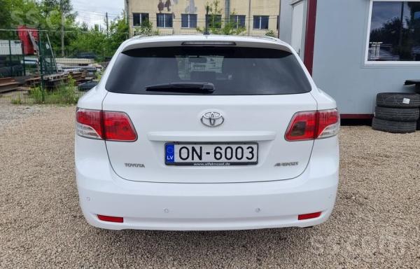 White Toyota Avensis 2010 in Riga, with an engine capacity of 2.20 L and mileage of 266 thousand km for 4400 €, photo 5 on AUTOMOTO.COM.LV