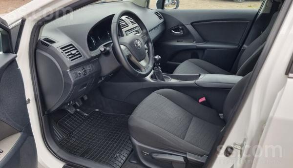 White Toyota Avensis 2010 in Riga, with an engine capacity of 2.20 L and mileage of 266 thousand km for 4400 €, photo 9 on AUTOMOTO.COM.LV
