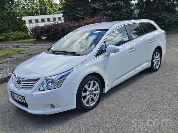 White Toyota Avensis 2010 in Jekabpils, with an engine capacity of 2.20 L and mileage of 268 thousand km for 5190 €, photo 1 on AUTOMOTO.COM.LV
