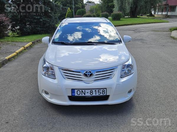 White Toyota Avensis 2010 in Jekabpils, with an engine capacity of 2.20 L and mileage of 268 thousand km for 5190 €, photo 3 on AUTOMOTO.COM.LV