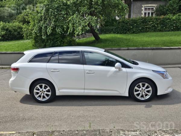 White Toyota Avensis 2010 in Jekabpils, with an engine capacity of 2.20 L and mileage of 268 thousand km for 5190 €, photo 6 on AUTOMOTO.COM.LV