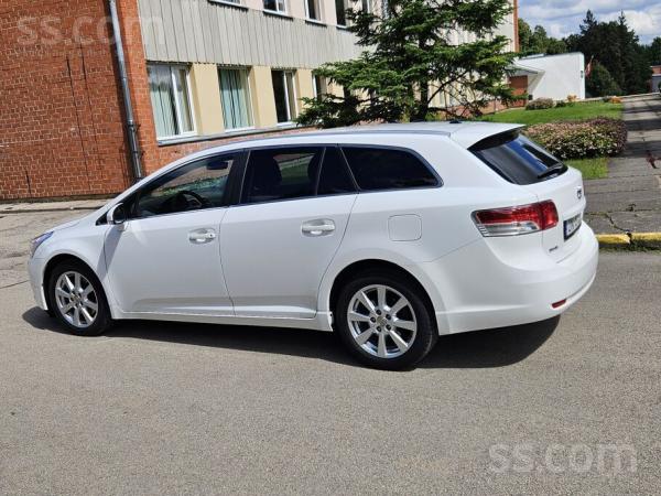 White Toyota Avensis 2010 in Jekabpils, with an engine capacity of 2.20 L and mileage of 268 thousand km for 5190 €, photo 10 on AUTOMOTO.COM.LV