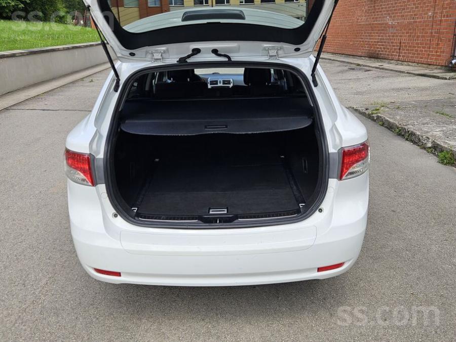 Balts Toyota Avensis 2010 Jēkabpils, ar dzinēja tilpumu 2.20 L un nobraukumu 268 tūkst. km par 5190 €, foto 16 vietnē AUTOMOTO.COM.LV